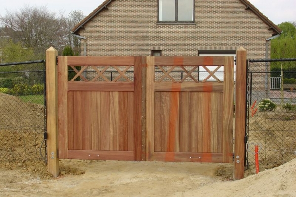 Houten poorten en schuifpoorten in hout